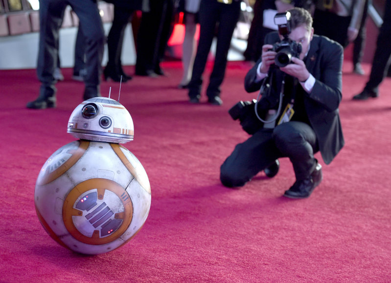 'Force Awakens' red carpet includes Stormtroopers, droids - The Mainichi