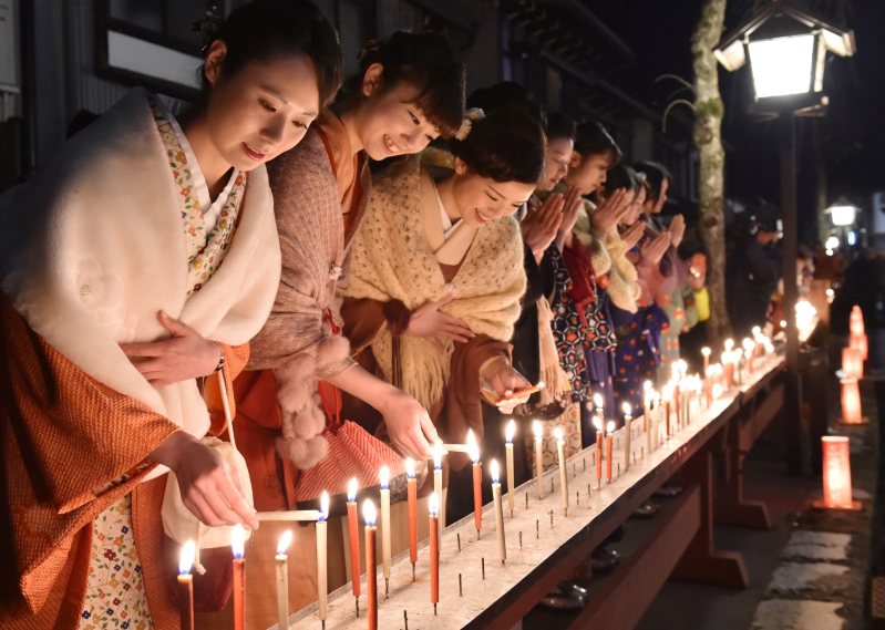 Photo Journal: Romantic flames - The Mainichi
