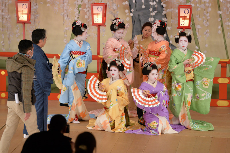 Kyoto entertainers prepare for 'Kitano Odori' dance show - The Mainichi