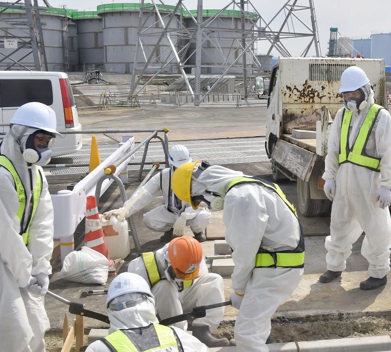 5 years after disaster, reactor decommissioning faces troubling ...
