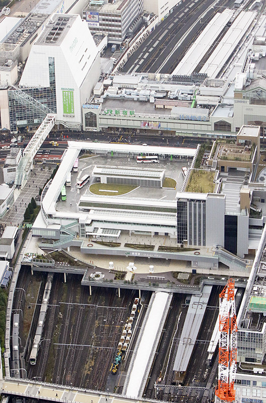 New mega bus terminal opens at Shinjuku Station - The Mainichi