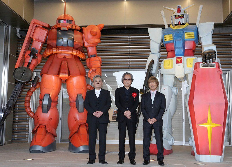 Photo Special: 'Gundam' robot re-creations unveiled at train station in ...