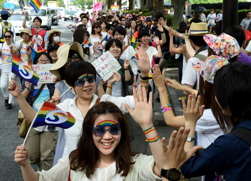 Photo Special: Tokyo Rainbow Pride event draws 5,000 - The Mainichi