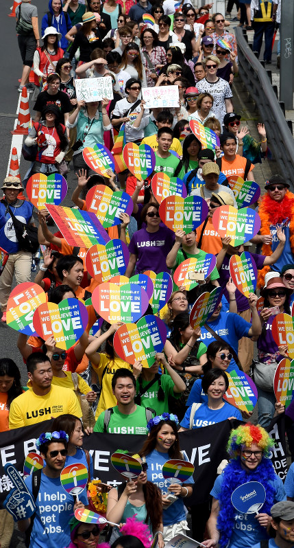 Photo Special: Tokyo Rainbow Pride event draws 5,000 - The Mainichi
