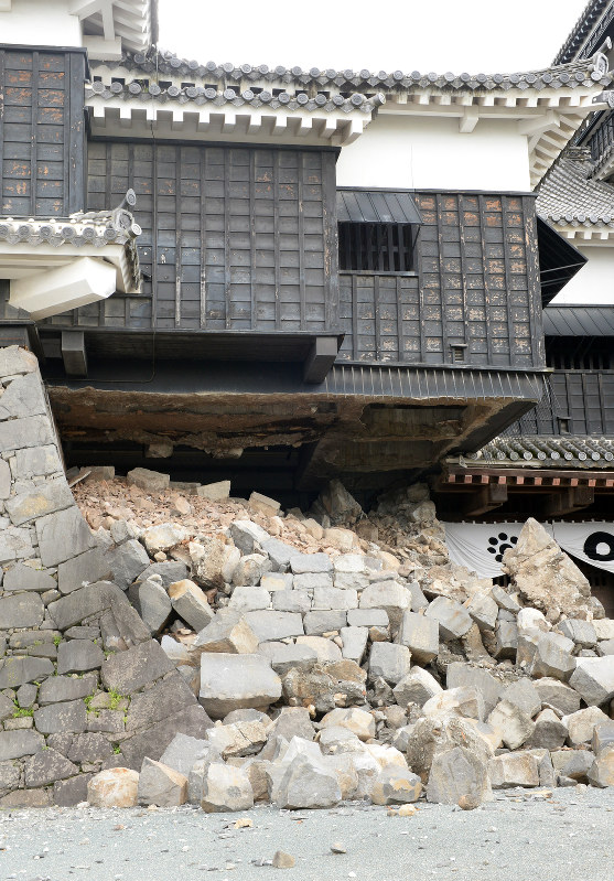 Photo Special: Quake-damaged Kumamoto Castle opened to the media - The ...
