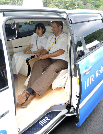 Japan automakers use G-7 Summit to demonstrate self-driving car tech ...
