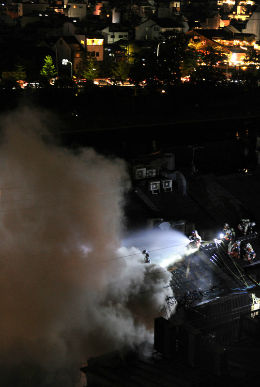 Photo Special: Fire breaks out in popular dining alley - The Mainichi