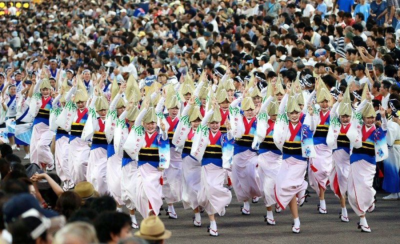 Photo Special: Traditional Awa Dance livens up Tokushima - The Mainichi
