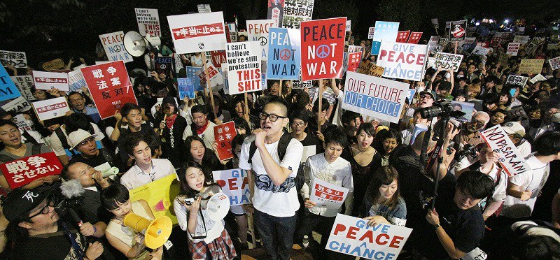 シールズ：8．15解散 写真で振り返るその活動 [写真特集9/21] | 毎日新聞