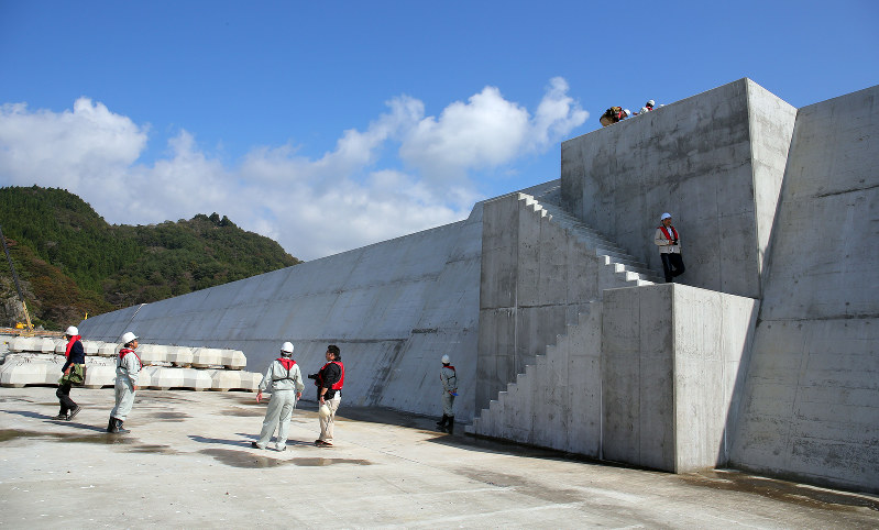 Foundations laid for giant breakwaters at tsunami-hit Ofunato Bay - The ...