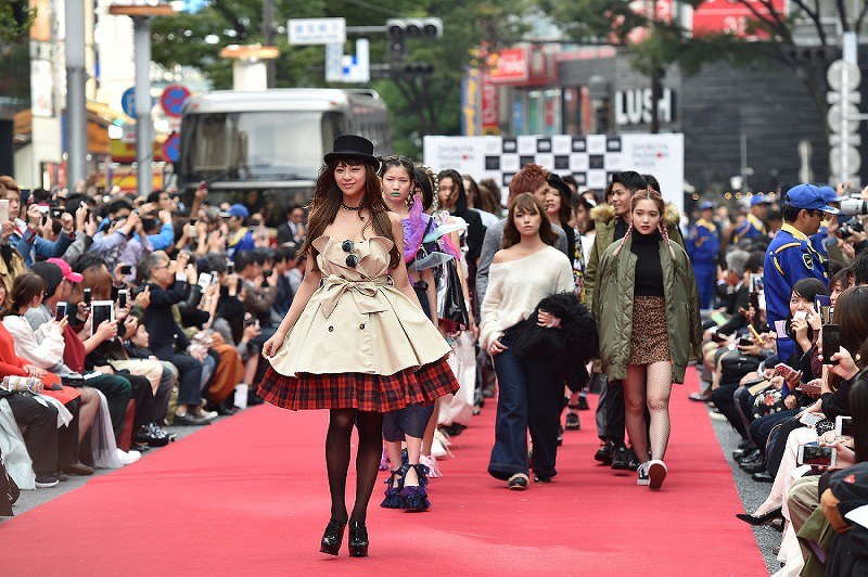 Photo Special: Tokyo street turns into runway during Japan Fashion Week ...