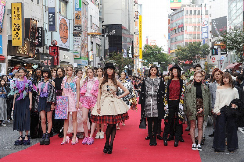 Photo Special: Tokyo street turns into runway during Japan Fashion Week ...