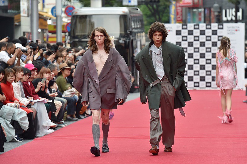 Photo Special: Tokyo street turns into runway during Japan Fashion Week ...