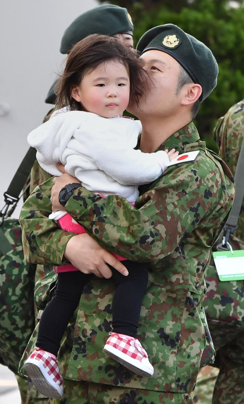 Families of South Sudan-bound GSDF unit bid troops tearful farewell - The Mainichi