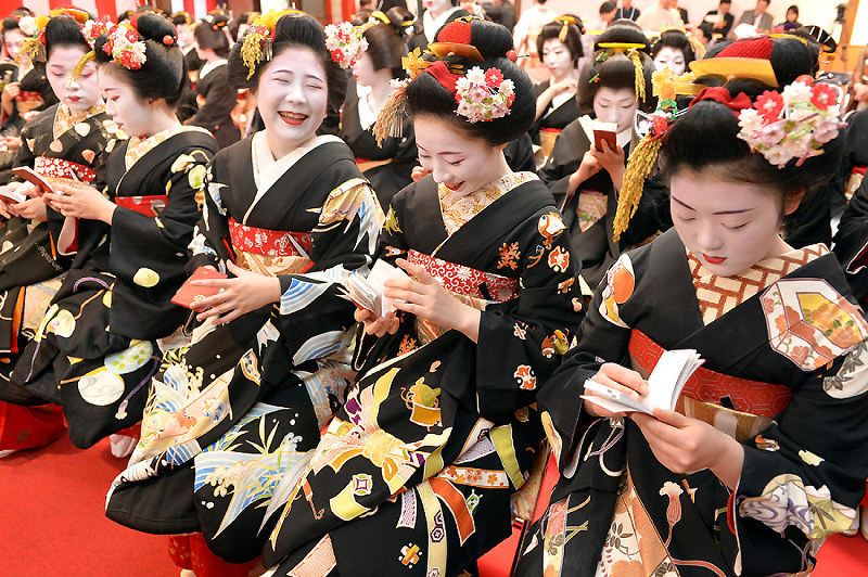 Photo Special: Geisha, maiko make New Year's resolutions in Kyoto - The ...