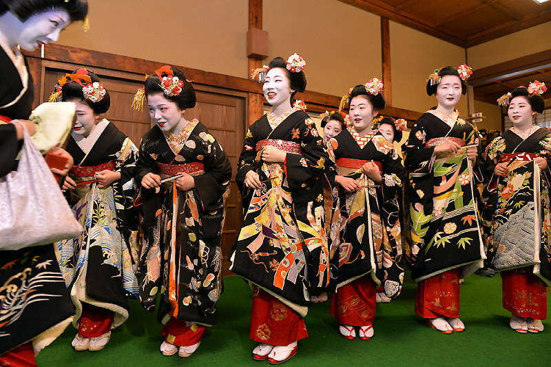 Photo Special: Geisha, maiko make New Year's resolutions in Kyoto - The ...