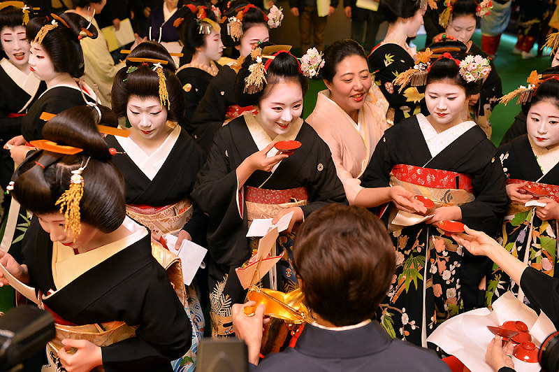 Photo Special: Geisha, maiko make New Year's resolutions in Kyoto - The ...