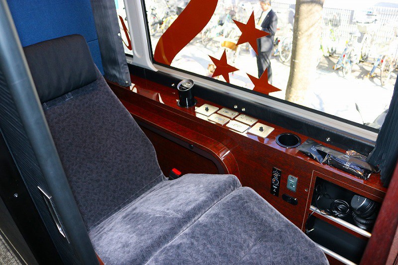 Photo Special: Highway night bus equipped with only private rooms - The ...