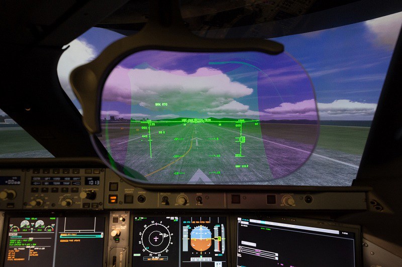 エアバス：JAL機長ら最新鋭機シミュレーターを体験 [写真特集56/58] | 毎日新聞