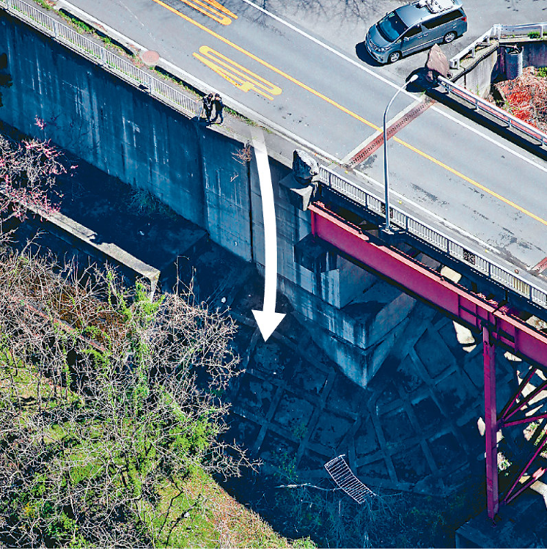 1 dead, 3 injured as car plunges off road after apparently hitting rock ...