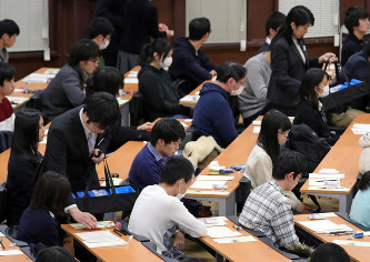 New standardized college entrance exam to adjust English test format ...
