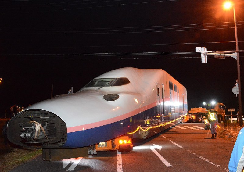 Museum-bound bullet train turns heads on Niigata streets - The Mainichi