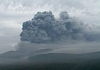 Mount Shinmoe in southern Kyushu erupts again; towering plume recorded ...