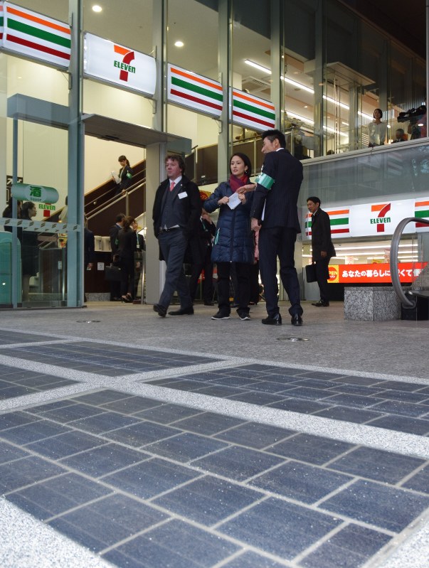 Model 7-Eleven store stacked with energy- and labor-saving tech ...