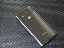 デジタル：iPhone X、Galaxy Note 8と並んだ! 「HUAWEI Mate10 Pro」のスゴみを超濃厚レビュー（GetNavi web） | 毎日新聞