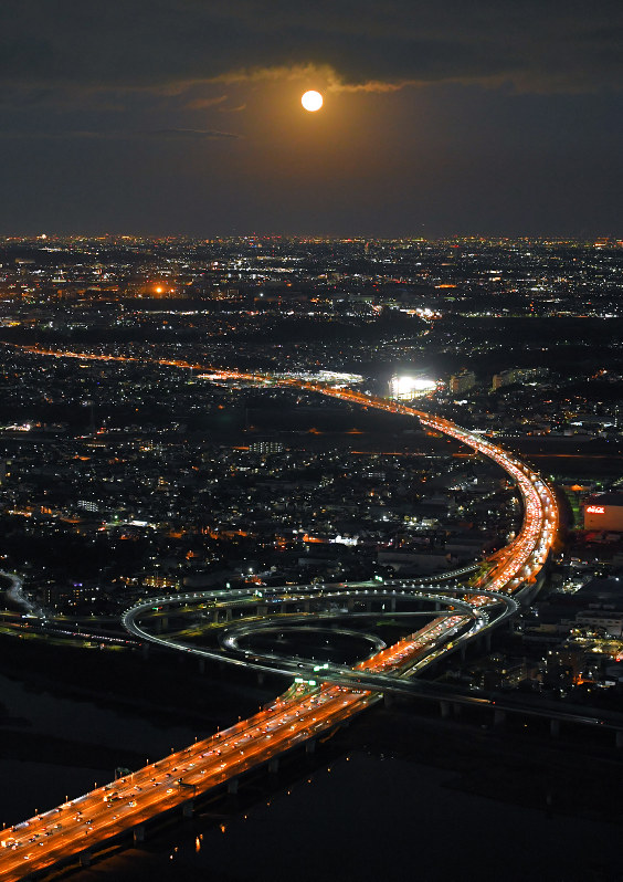 Photo Journal: Homecoming moon - The Mainichi