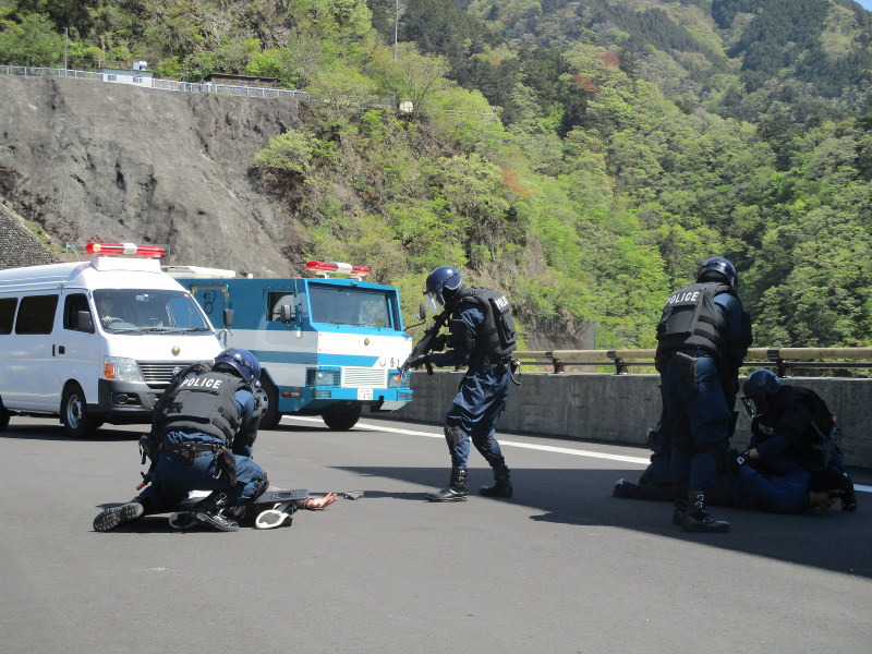 Tokyo police hold counterterror drills at rural dam - The Mainichi