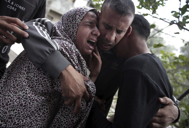 Israel bombs Gaza tunnel, closes key crossing after attack - The Mainichi