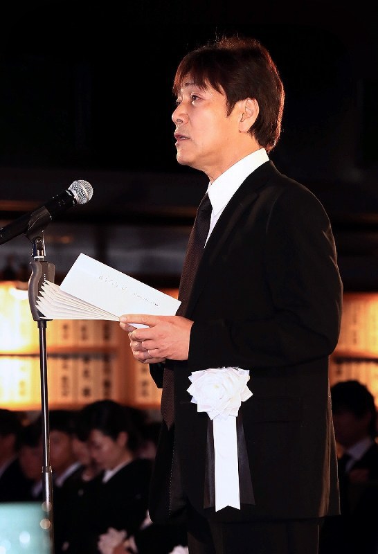 In Photos: Fans throng to funeral of singer Hideki Saijo - The Mainichi