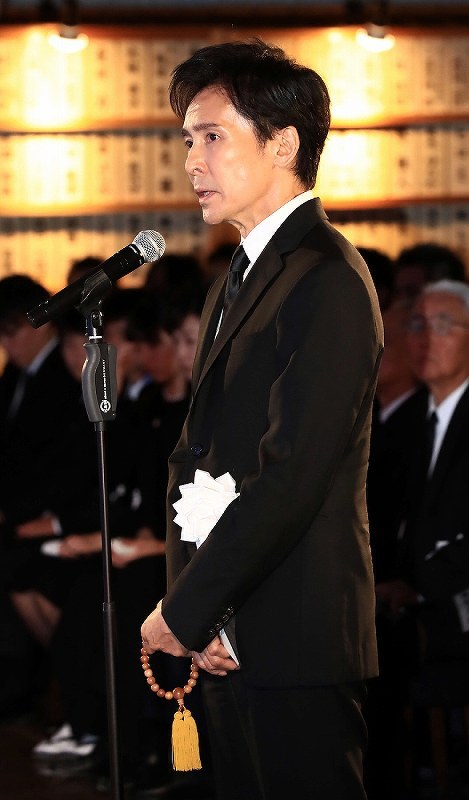In Photos: Fans throng to funeral of singer Hideki Saijo - The Mainichi