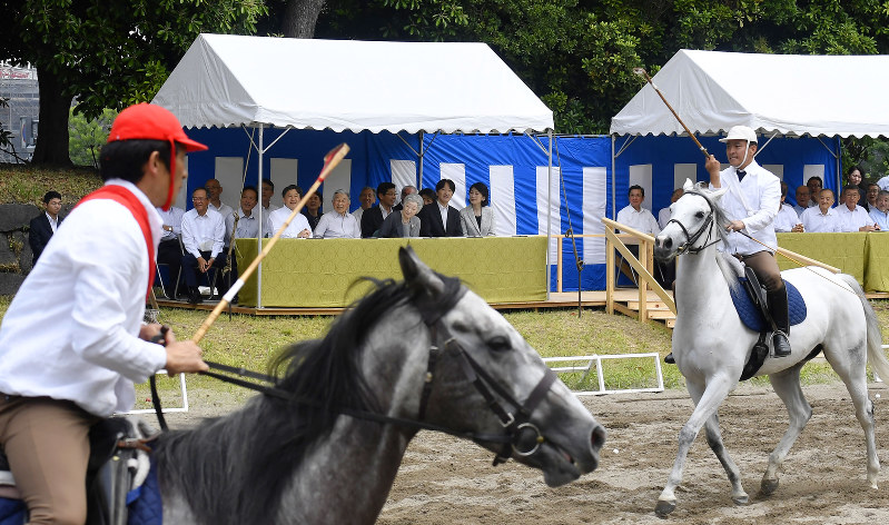 Imperial Couple enjoy watching ancient Japanese polo game - The Mainichi