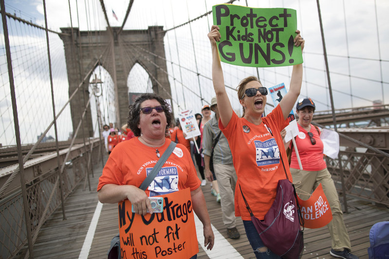 Thousands march across NYC's Brooklyn Bridge in gun protest - The Mainichi