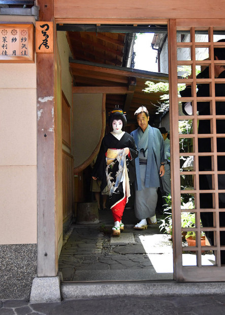 A geiko is born: Kyoto's traditional entertainers ready to dazzle - The ...
