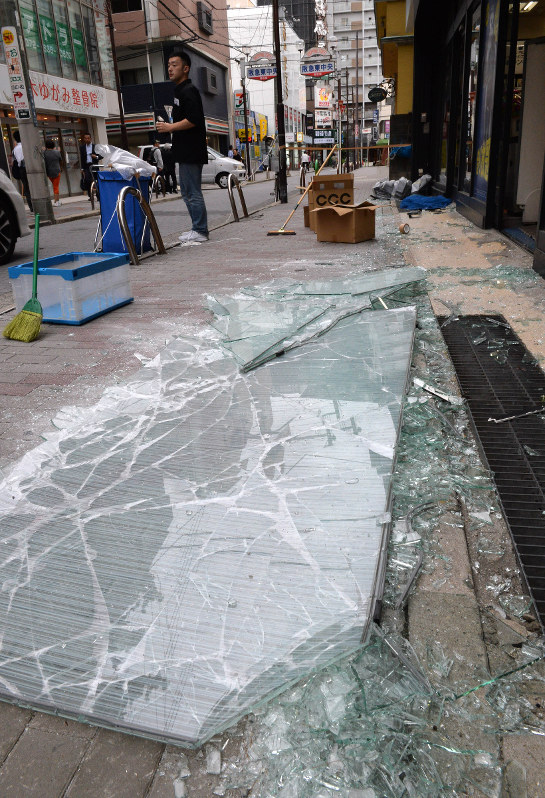 In Photos: Powerful quake strikes western Japan - The Mainichi