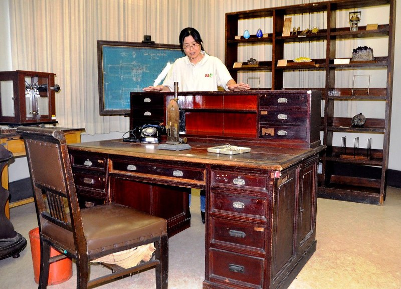 Kyushu Uni. historical furniture preservation crisis solved by crowdfunding efforts - The Mainichi