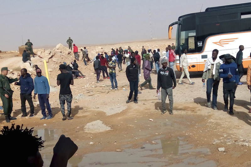 Walk or die: Algeria abandons 13,000 migrants in the Sahara - The Mainichi
