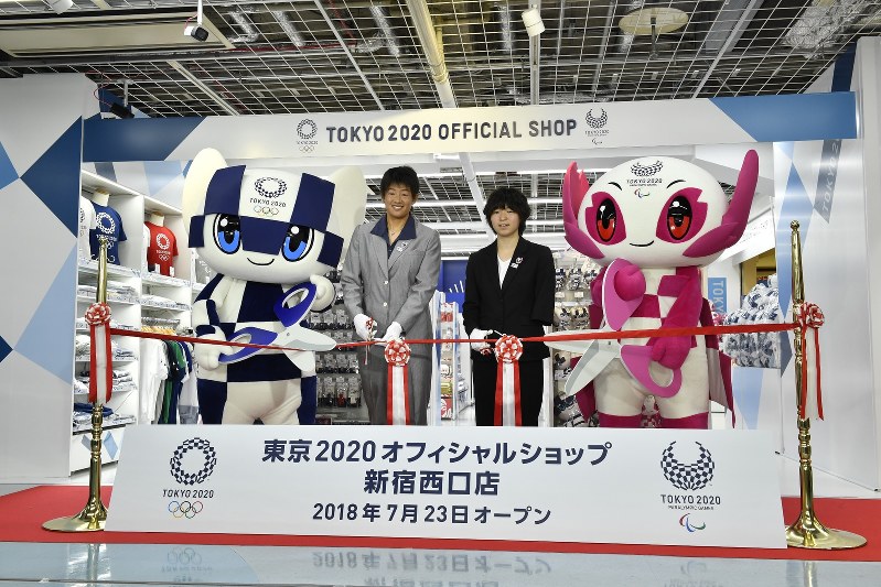Photo Journal: Let the Olympic shopping begin! - The Mainichi