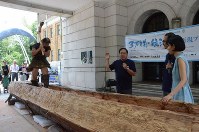 In Photos: Museum displays dugout boat project to reproduce 30,000-yr ...