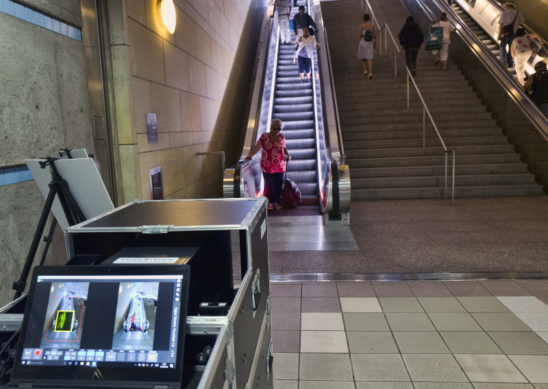 Los Angeles is first in US to install subway body scanners - The Mainichi