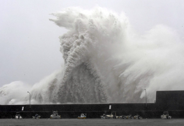 In Photos: Typhoon Jebi approaches western Japan with huge waves - The ...