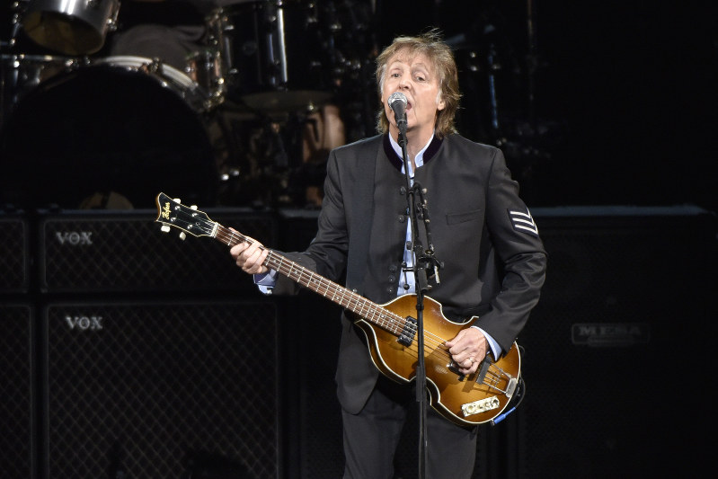 Paul McCartney plays concert at New York's Grand Central - The Mainichi