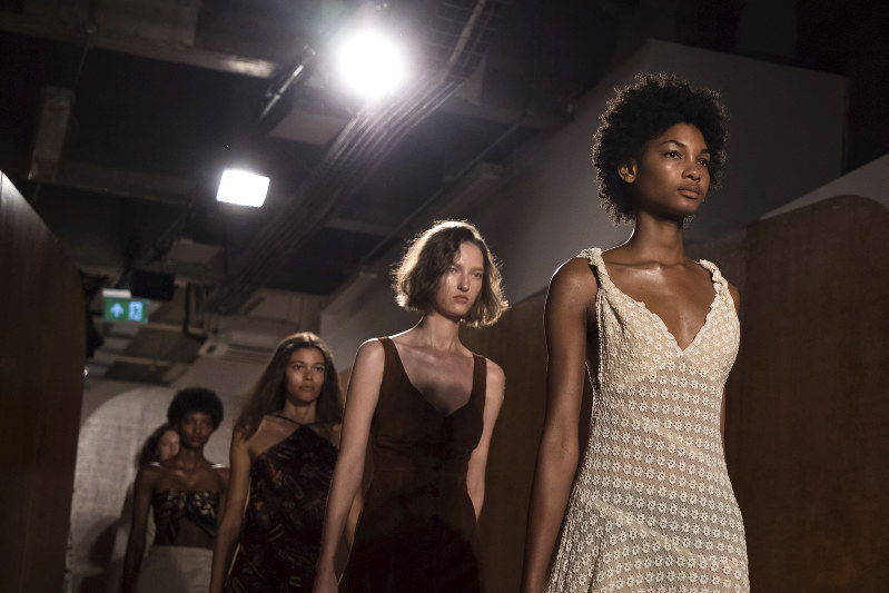 Bright colors, neons light up runways at London Fashion Week - The Mainichi