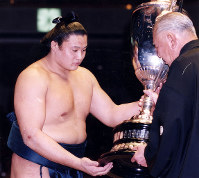 In Photos: Sumo's Takanohana era - The Mainichi