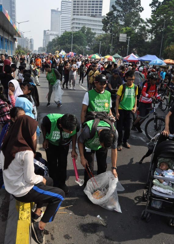 Cleaning activities by Japanese national support Jakarta as its hosts ...