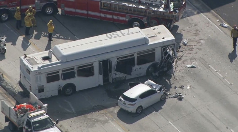 25 hospitalized, 5 serious, after Los Angeles highway crash - The Mainichi