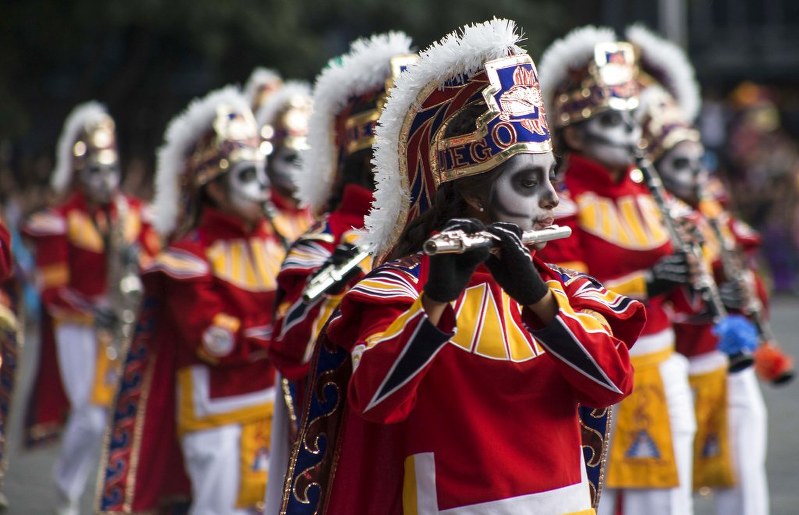 Mexicans line capital's boulevard for Day of Dead parade - The Mainichi